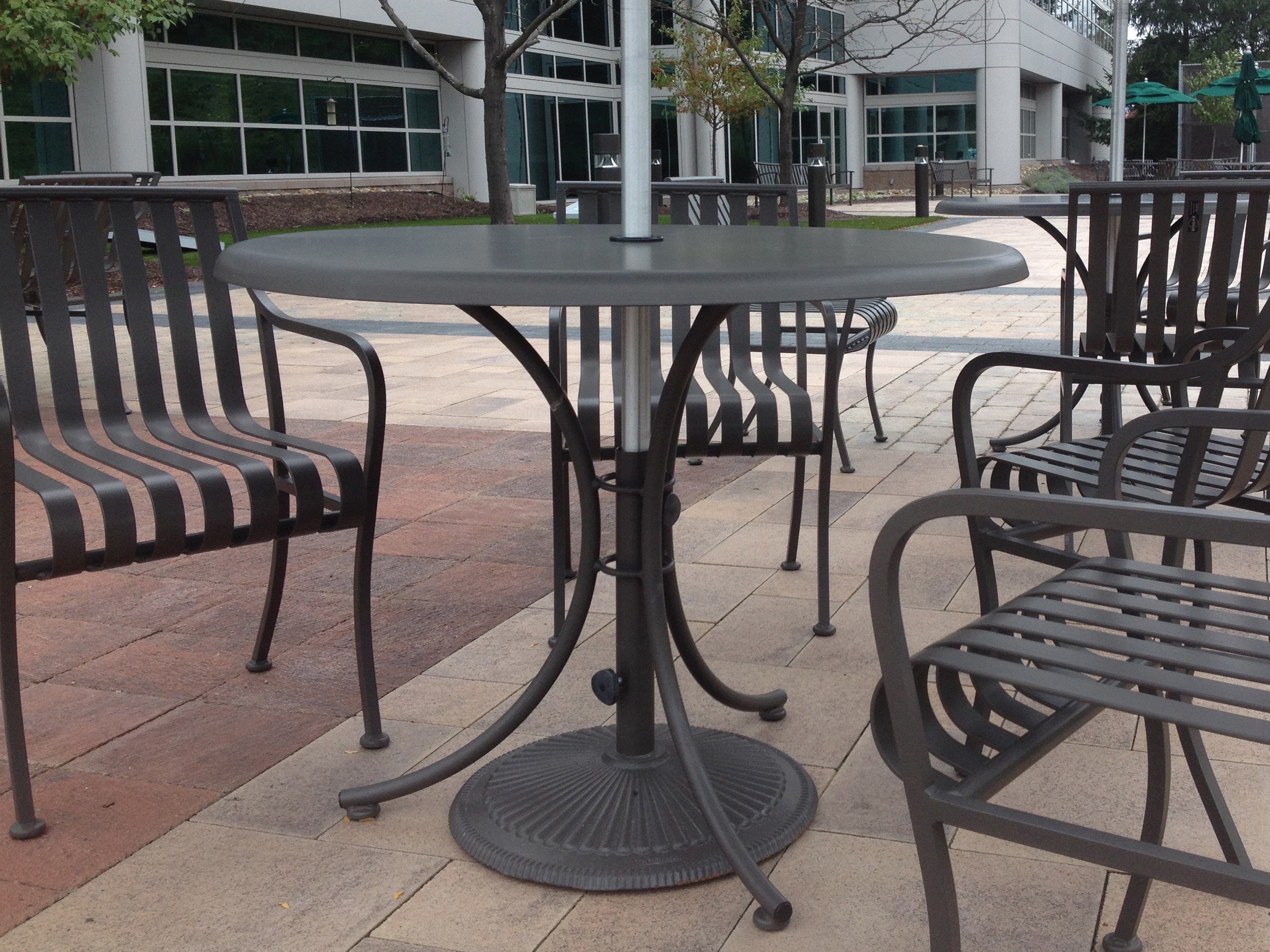 Courtyard Table | Keystone Ridge Designs